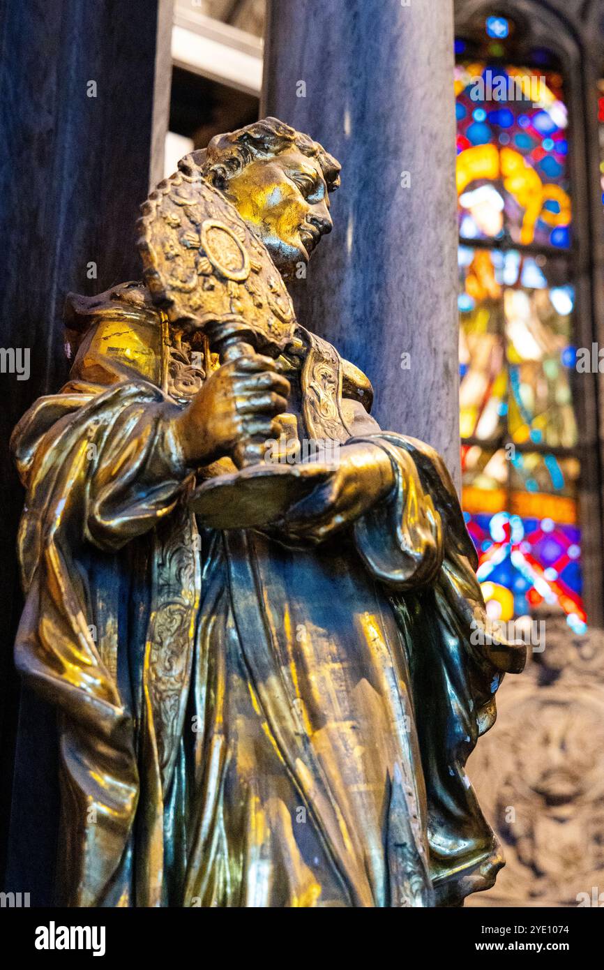 Gilded statue inside the Wroclaw Cathedral (Katedra św. Jana ...