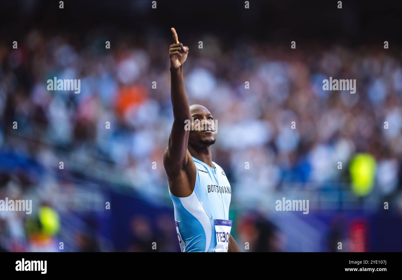 Letsile Tebogo winning in the 200 meters at the Paris 2024 Olympic ...