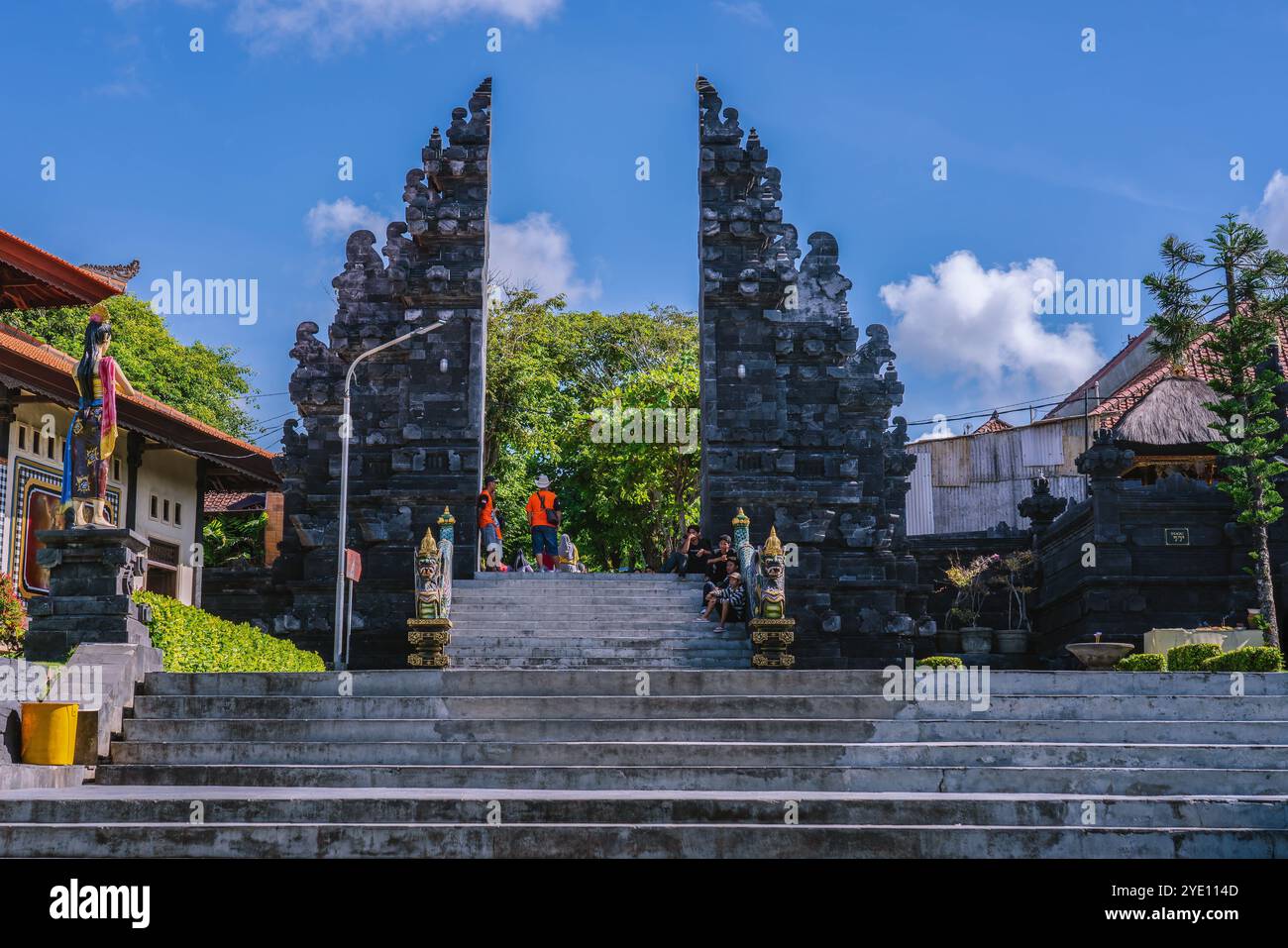 Tourists and workers are visiting pura Tanah lot temple in Bali ...