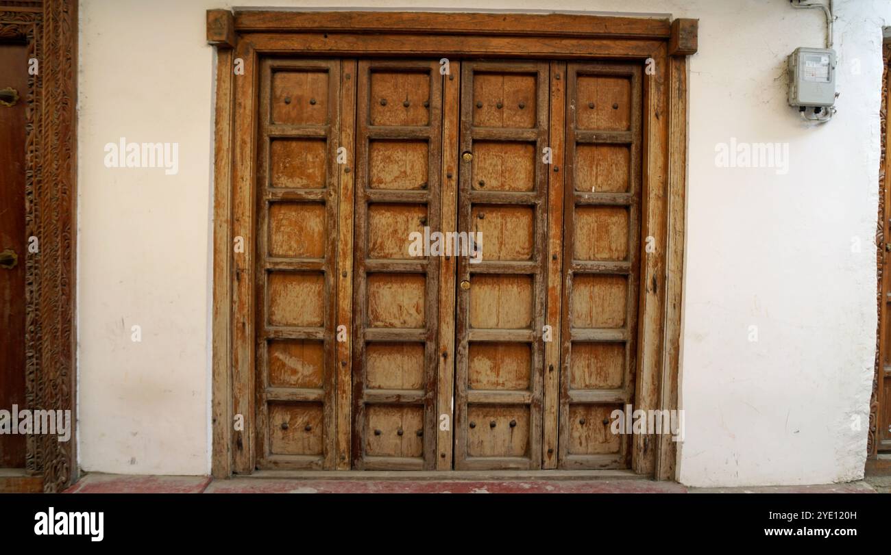 traditional wooden door in stonetown on zanzibar island Stock Photo - Alamy