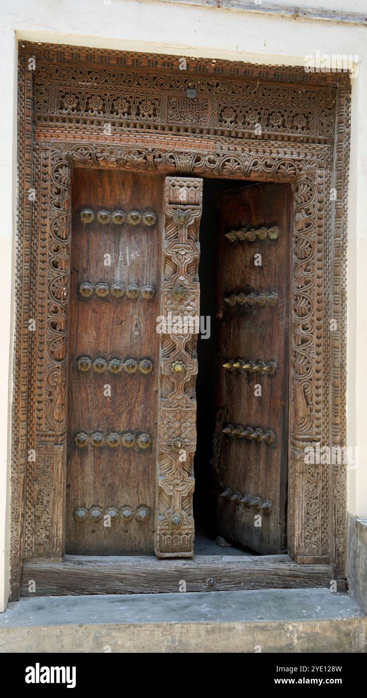 traditional wooden door in stonetown on zanzibar island Stock Photo - Alamy
