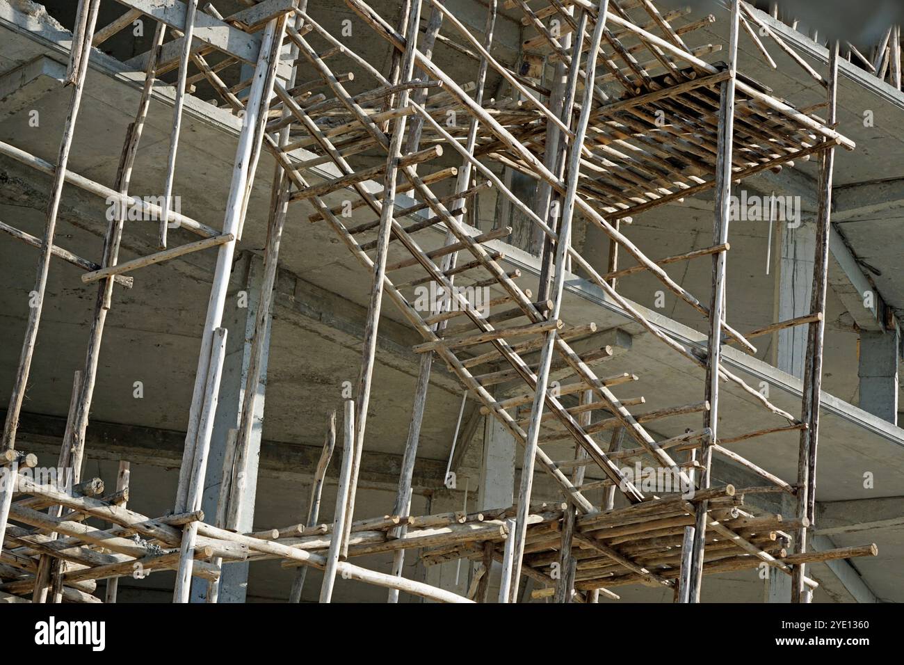 simple wooden scaffolding on a construction site in Zanzibar Stock ...