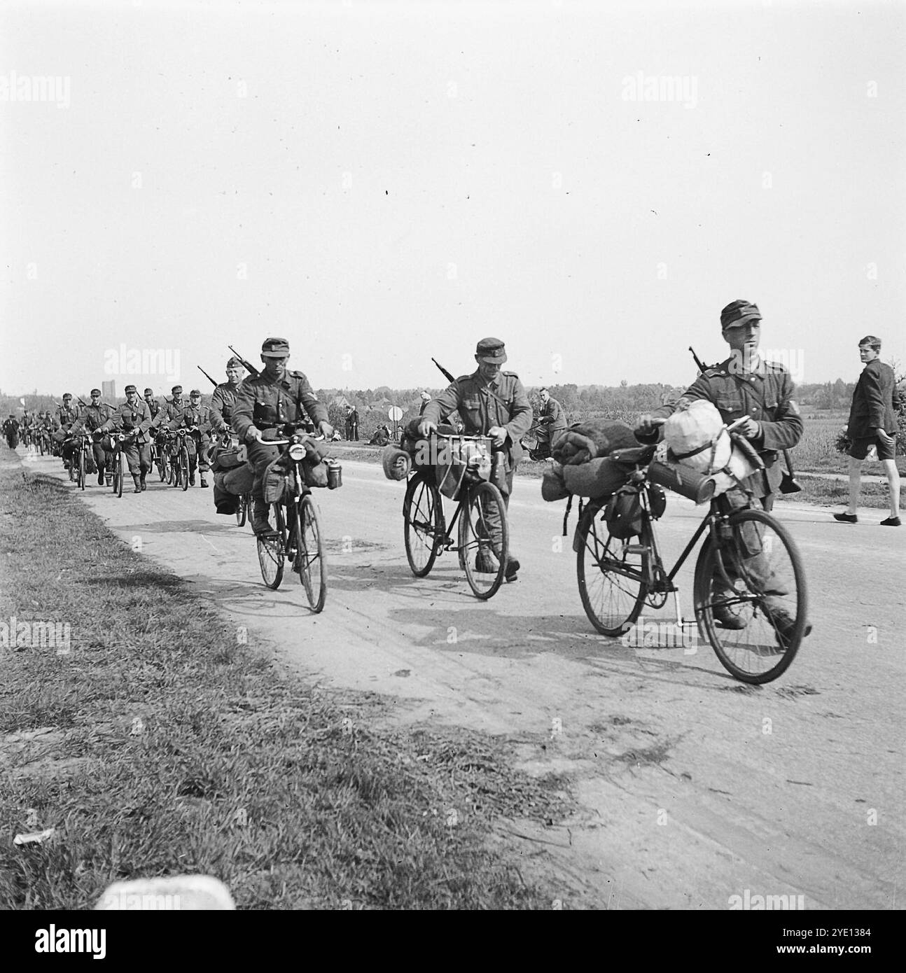 World war soldiers returning 1945 hi-res stock photography and images ...