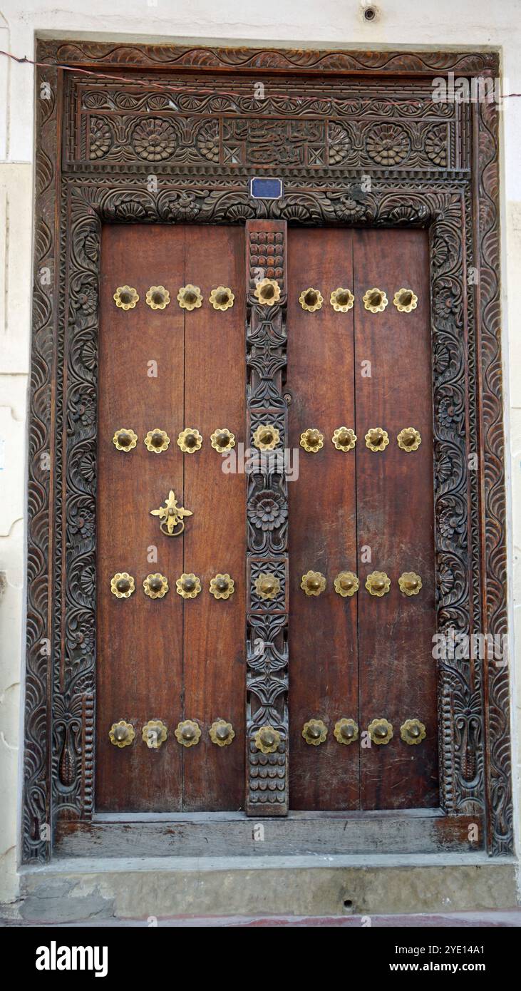 traditional wooden door in stonetown on zanzibar island Stock Photo - Alamy