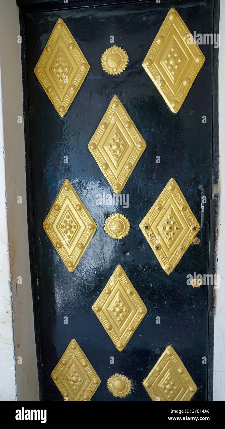 traditional wooden door in stonetown on zanzibar island Stock Photo - Alamy