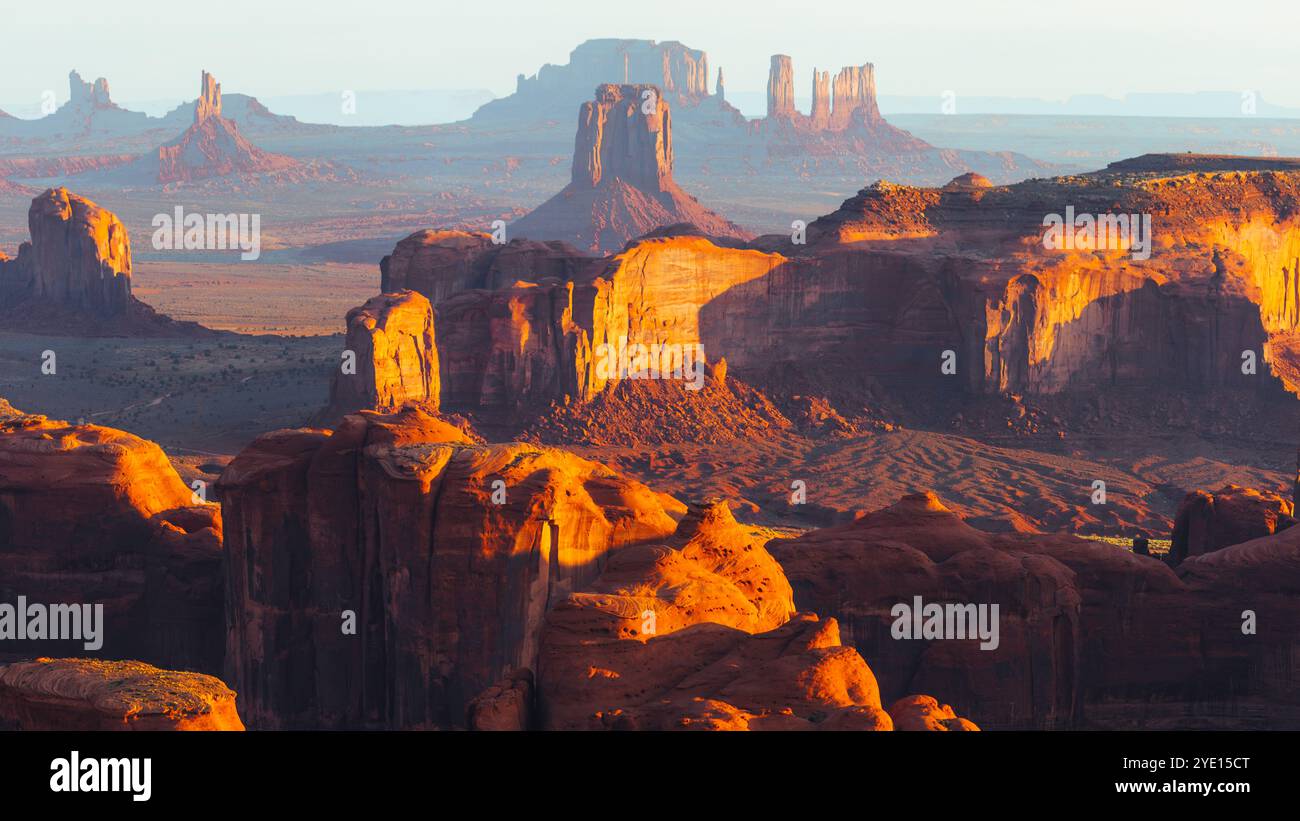 The Hunt's Mesa, Monument Valley Stock Photo - Alamy