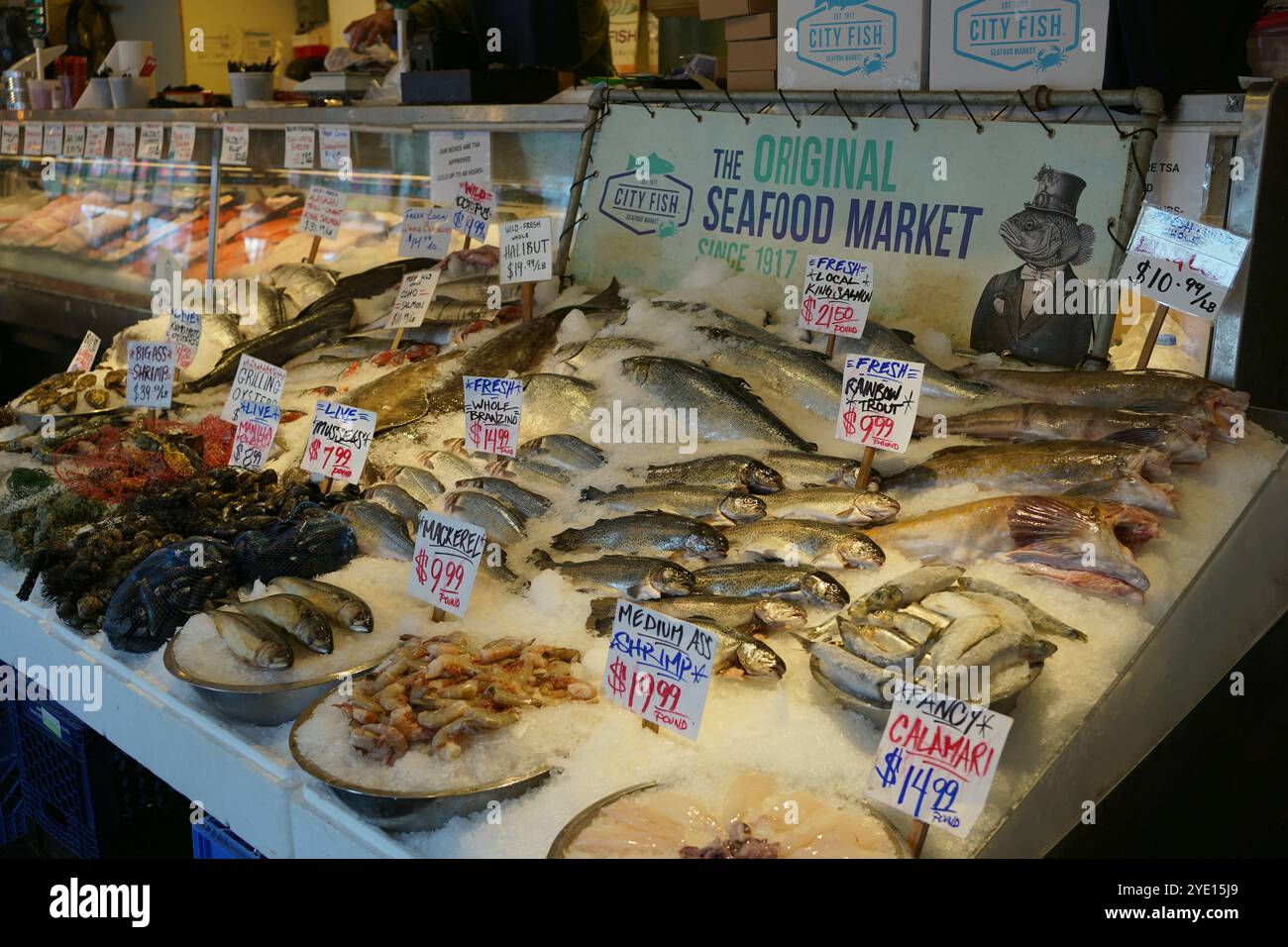 Fresh fish stall in hi-res stock photography and images - Alamy