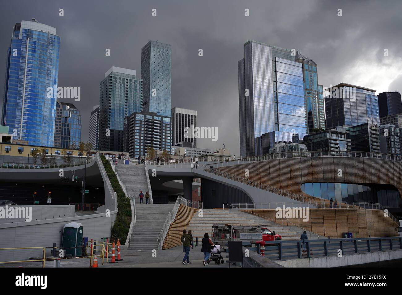 Views of the skyline of downdown Seattle, Washington, USA from the ...