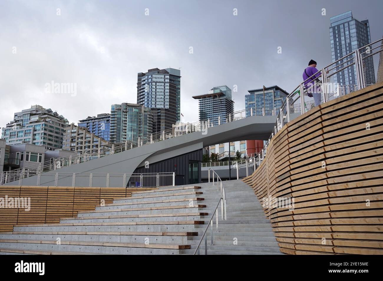 Views of the skyline of downdown Seattle, Washington, USA from the ...