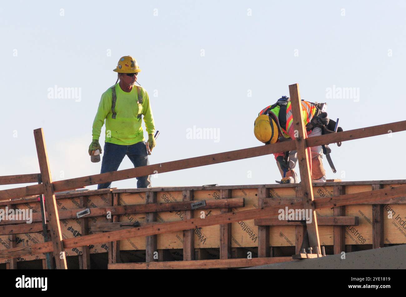 Phoenix, Arizona, USA. 28th Oct, 2024. Construction crews work on the I ...