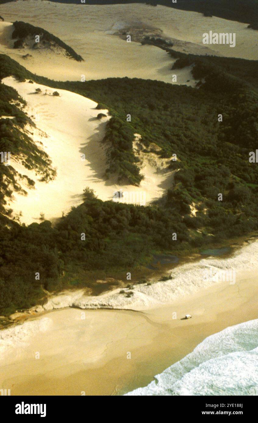 Sand-blow and ocean beach on Fraser Island, the world's largest sand ...