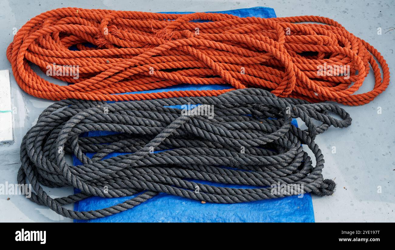 Black cable lengths hi-res stock photography and images - Alamy
