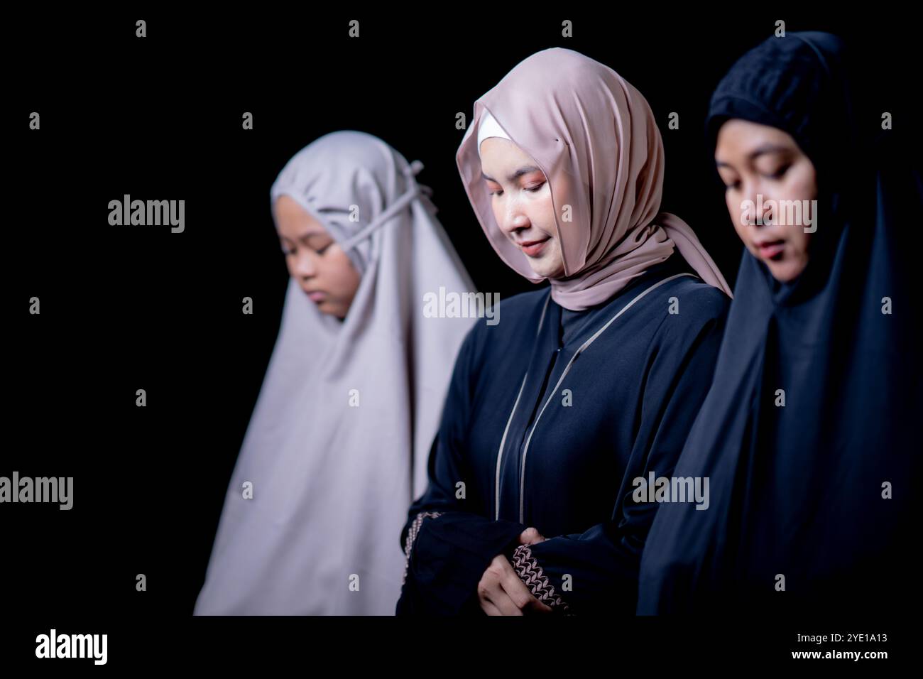 Many groups of Asian Muslim women in the Islamic religion in hijabs of ...