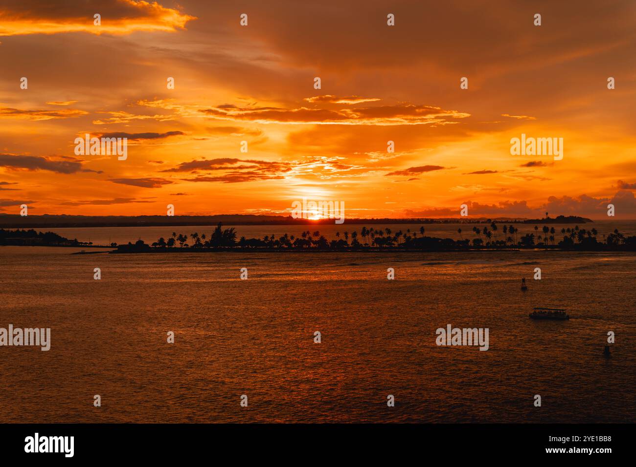 Stunning sunset colors hi-res stock photography and images - Alamy