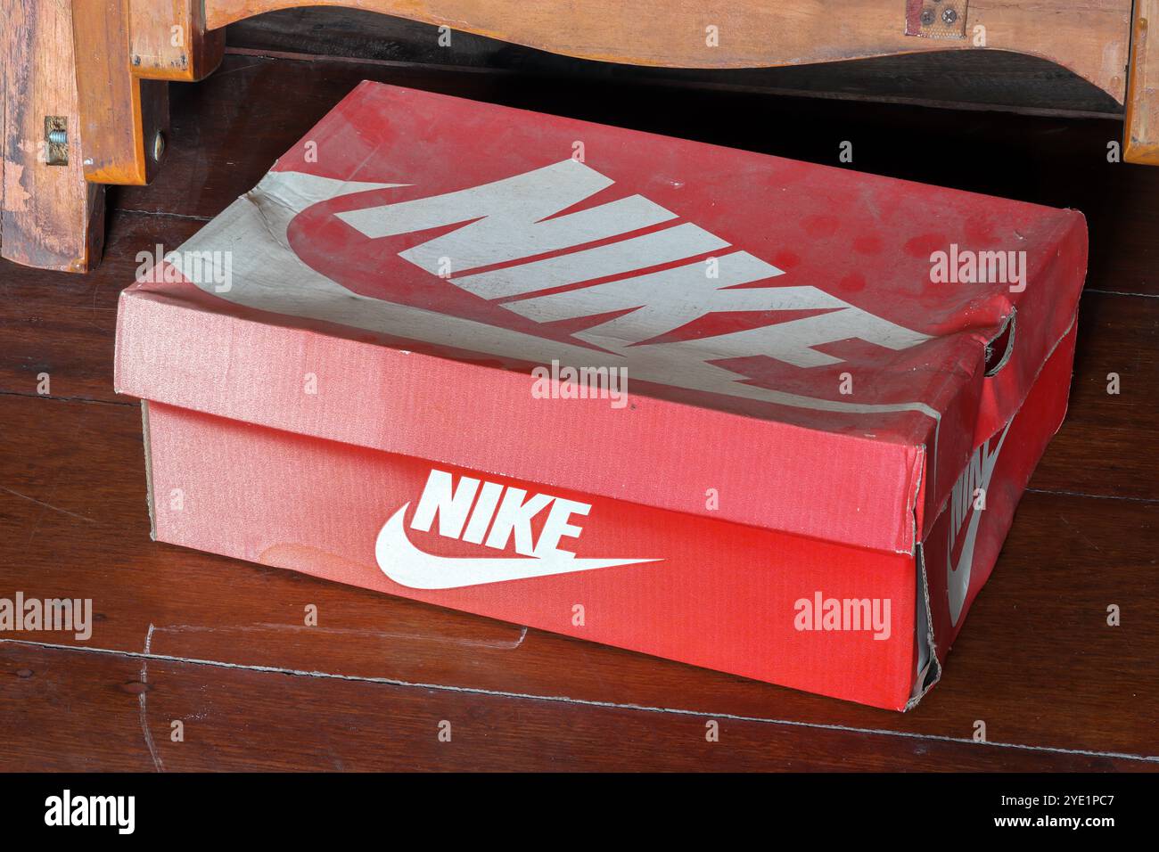 Nike logo shoe box hi-res stock photography and images - Alamy