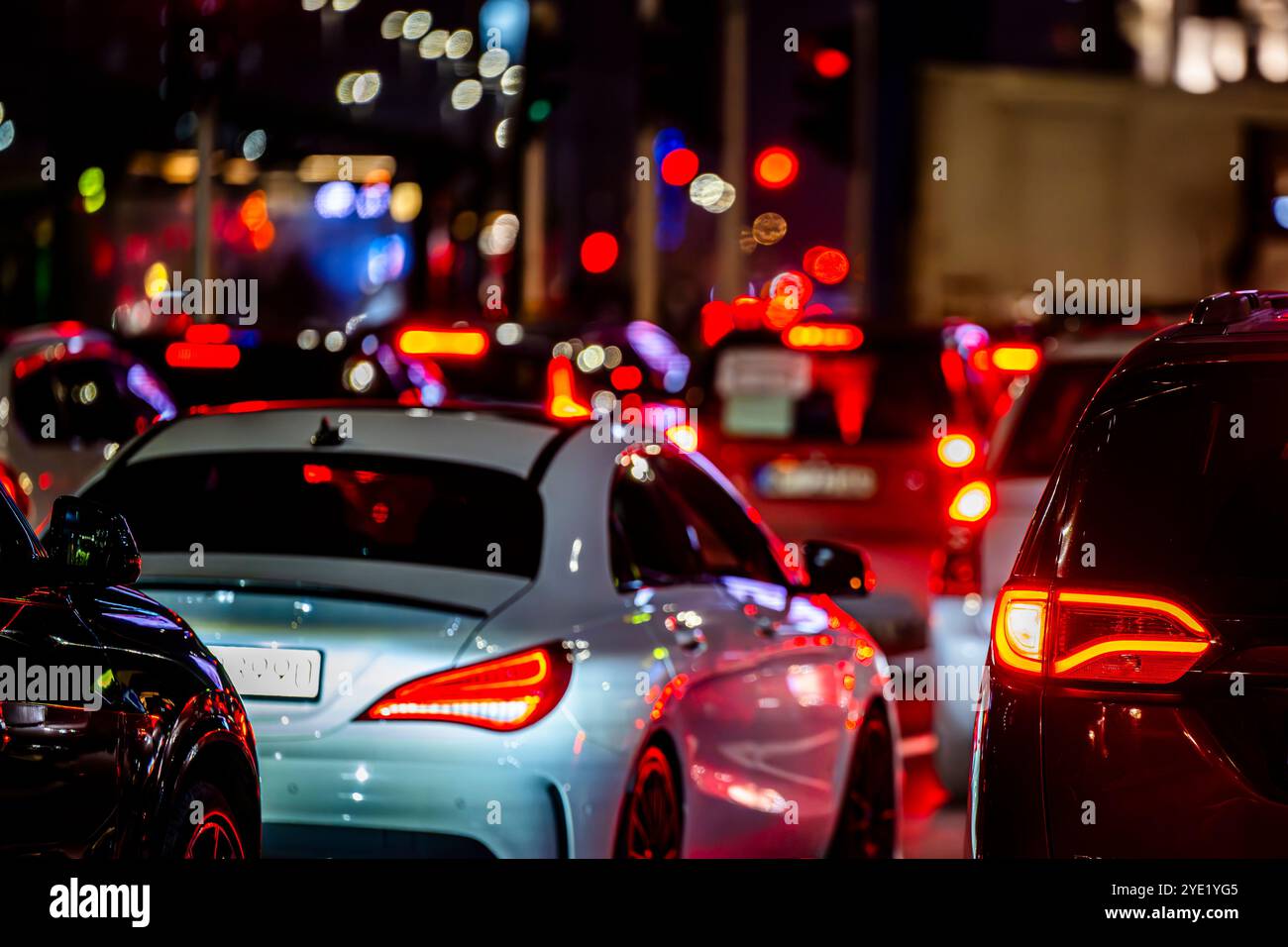 Waiting at a red traffic light hi-res stock photography and images - Alamy