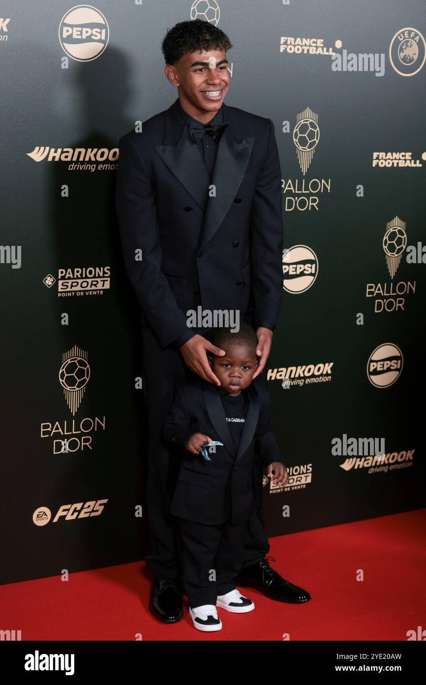 Paris, France. 28th Oct, 2024. Lamine Yamal and his brother attend the ...