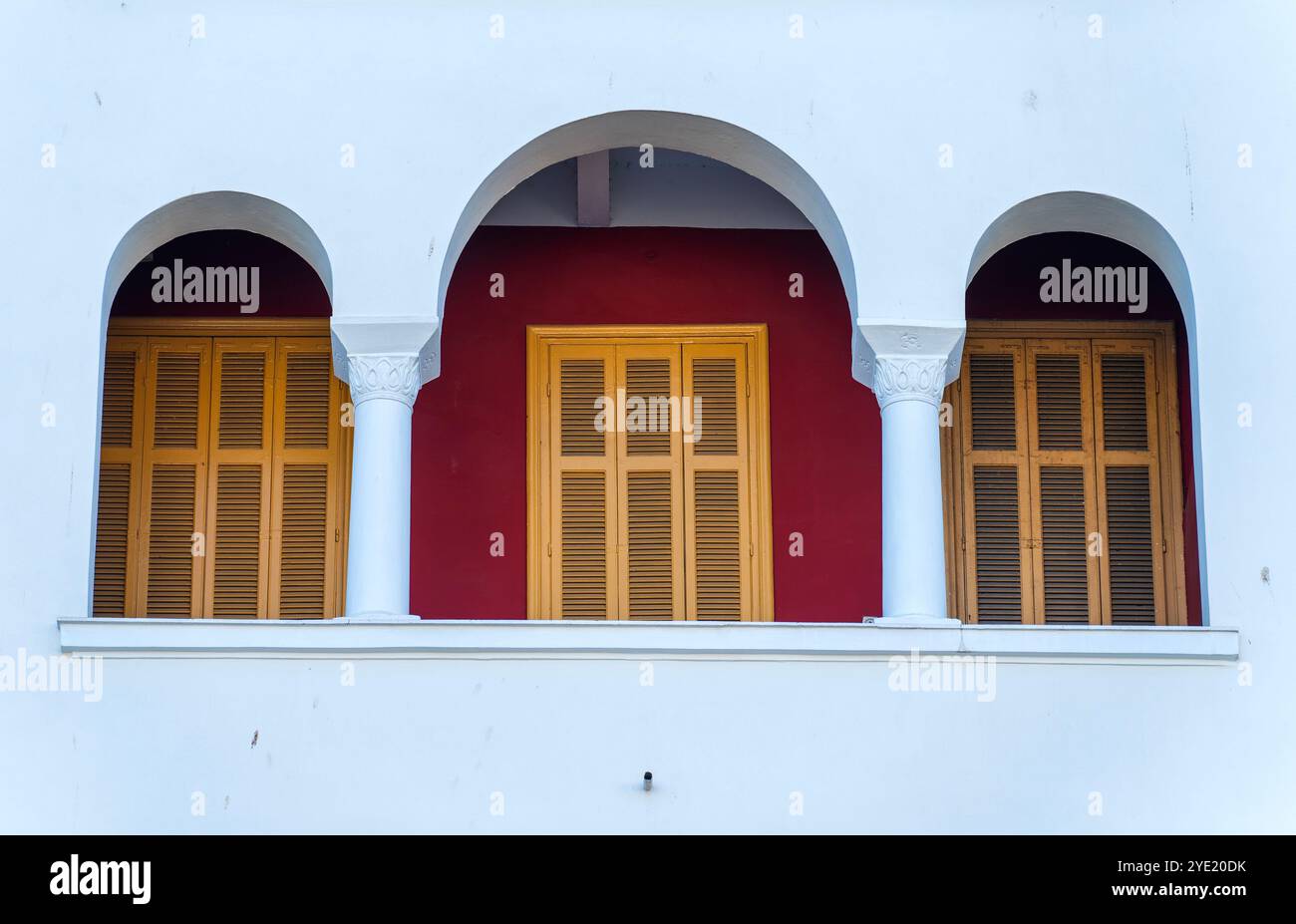 Red and white arches hi-res stock photography and images - Alamy