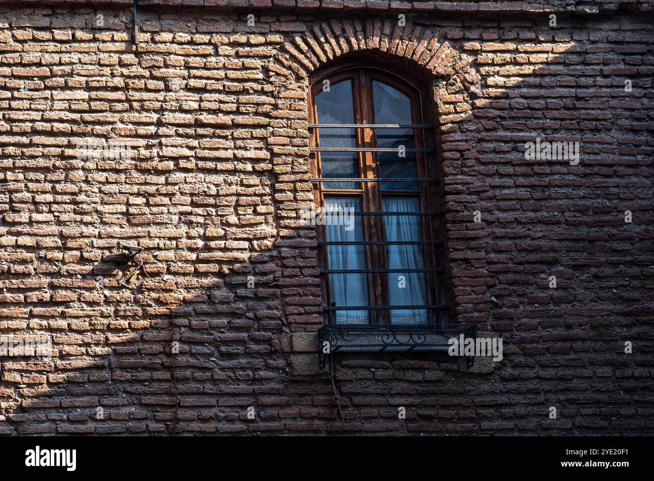 Arch window frame with brick hi-res stock photography and images - Alamy