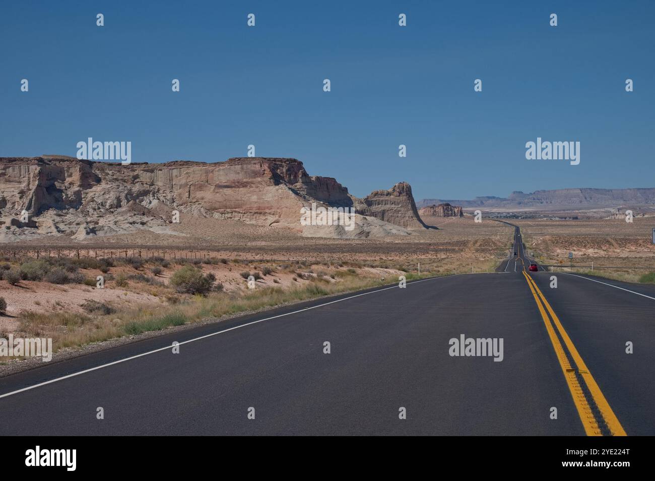 Open road through the landscape of Utah, USA Stock Photo - Alamy