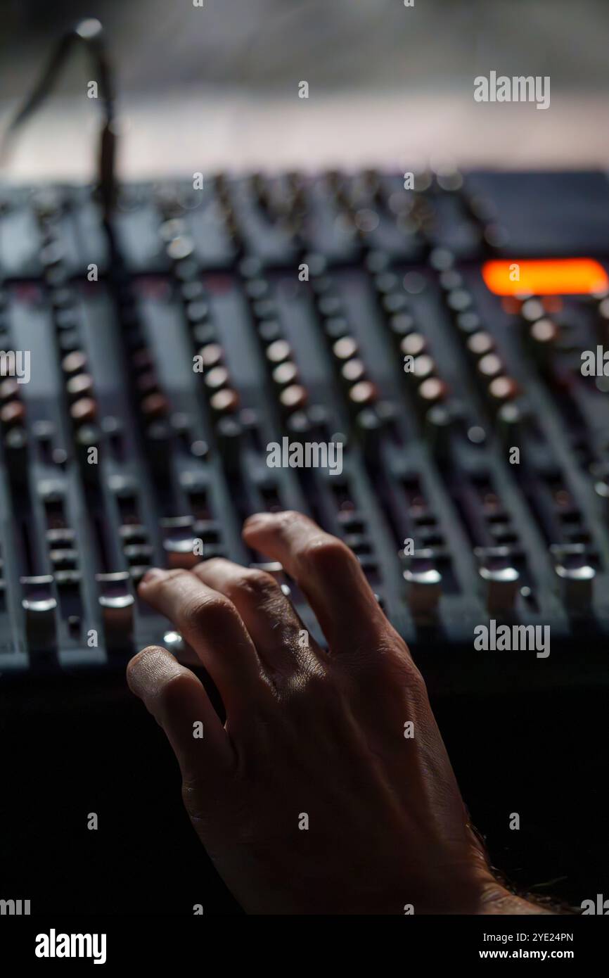 Sound engineer concert hi-res stock photography and images - Alamy