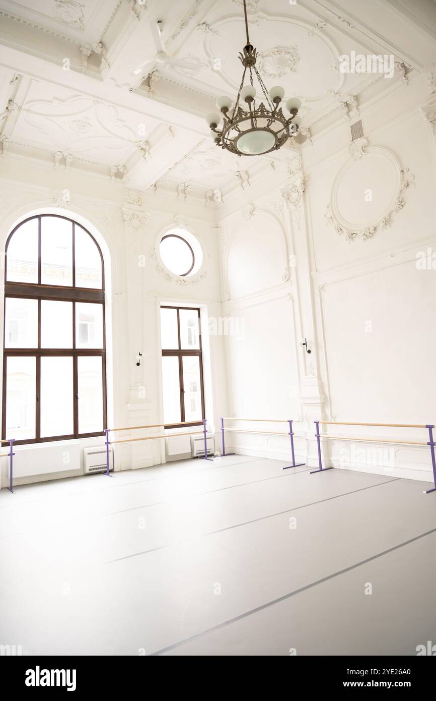 Empty spacious area for ballet and dance classes Stock Photo - Alamy