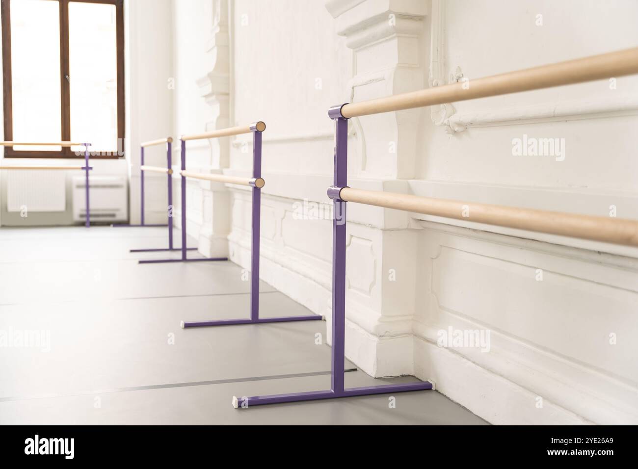 Ballet class classes hi-res stock photography and images - Alamy