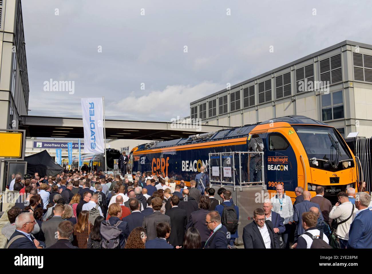 Stadler Class 99 dual-mode electro-diesel loco for GB Rail Freight ...