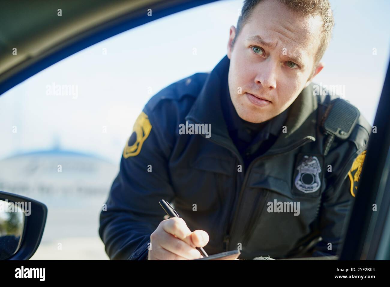 Police writing ticket accident hi-res stock photography and images - Alamy
