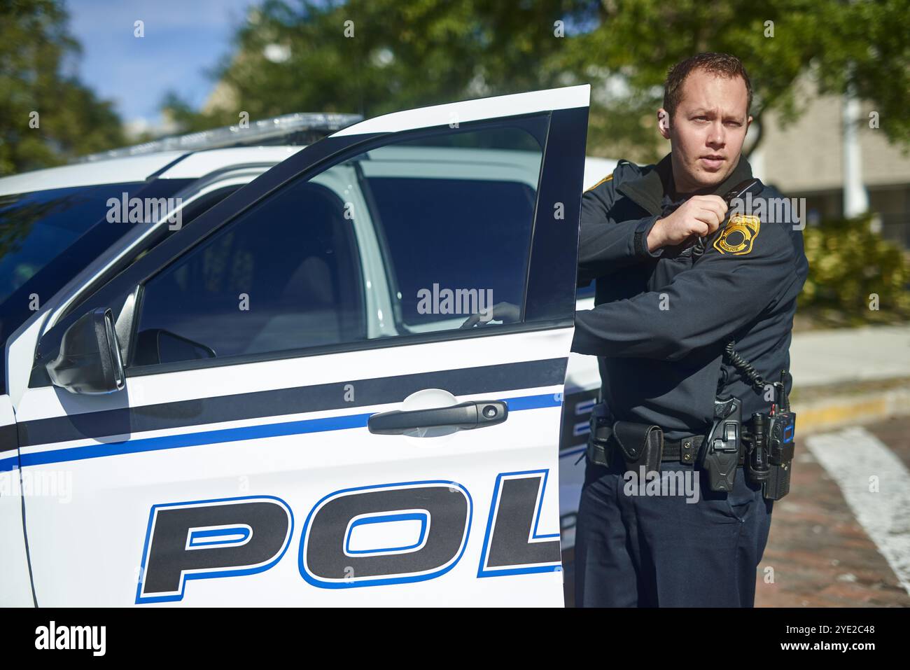 Man in car cop hi-res stock photography and images - Alamy
