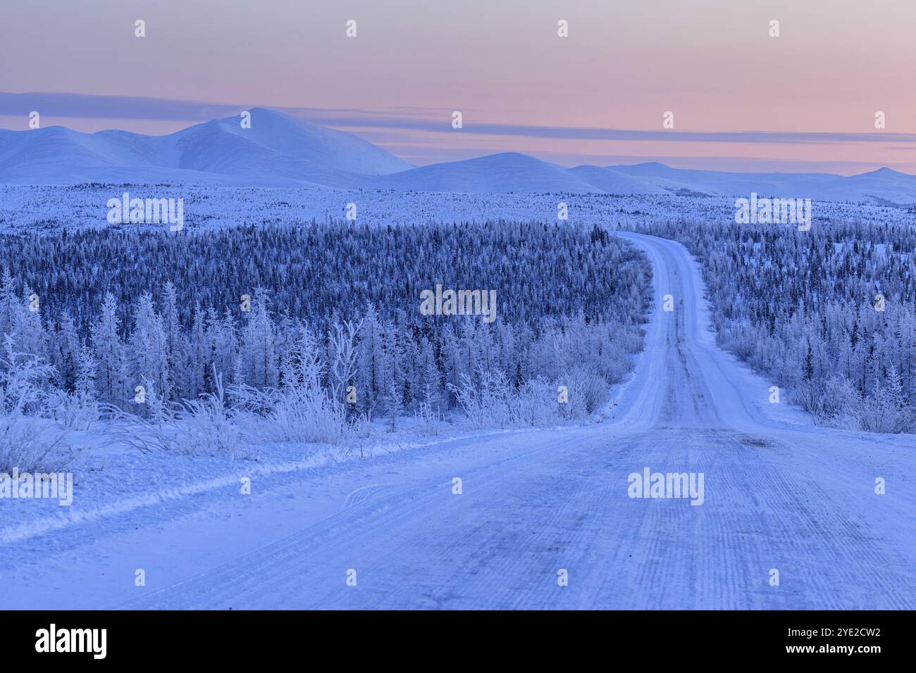 Snow-covered gravel road, highway, ice, snow, cold, mountain landscape ...