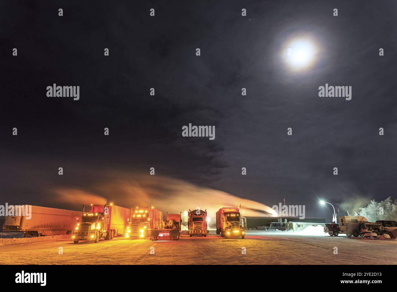 Night time shot arctic hi-res stock photography and images - Alamy