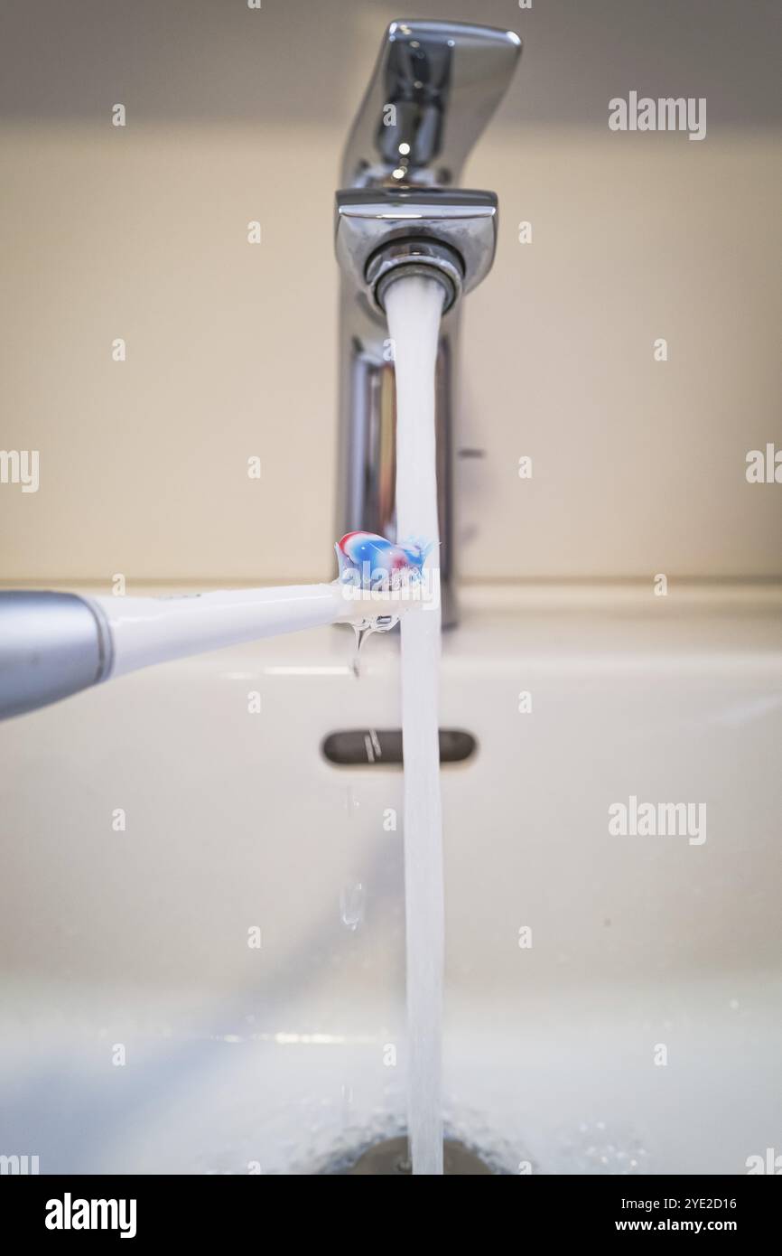 Toothbrush illustration hi-res stock photography and images - Alamy