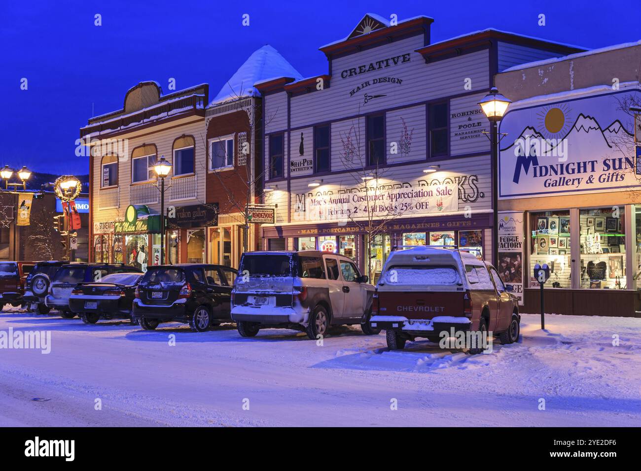 Historic buildings, houses, city, cars, shops, shopping, twilight, blue ...