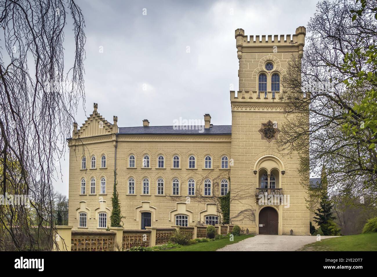 Gothic castles hi-res stock photography and images - Alamy