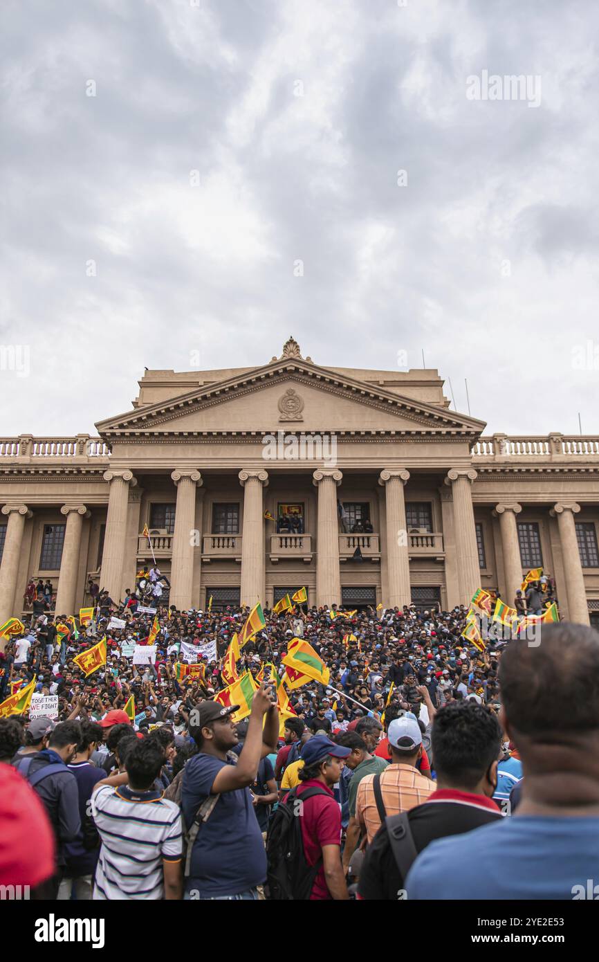 COLOMBO, SRI LANKA: 9th July 2022: Crowd of people unite by the ...
