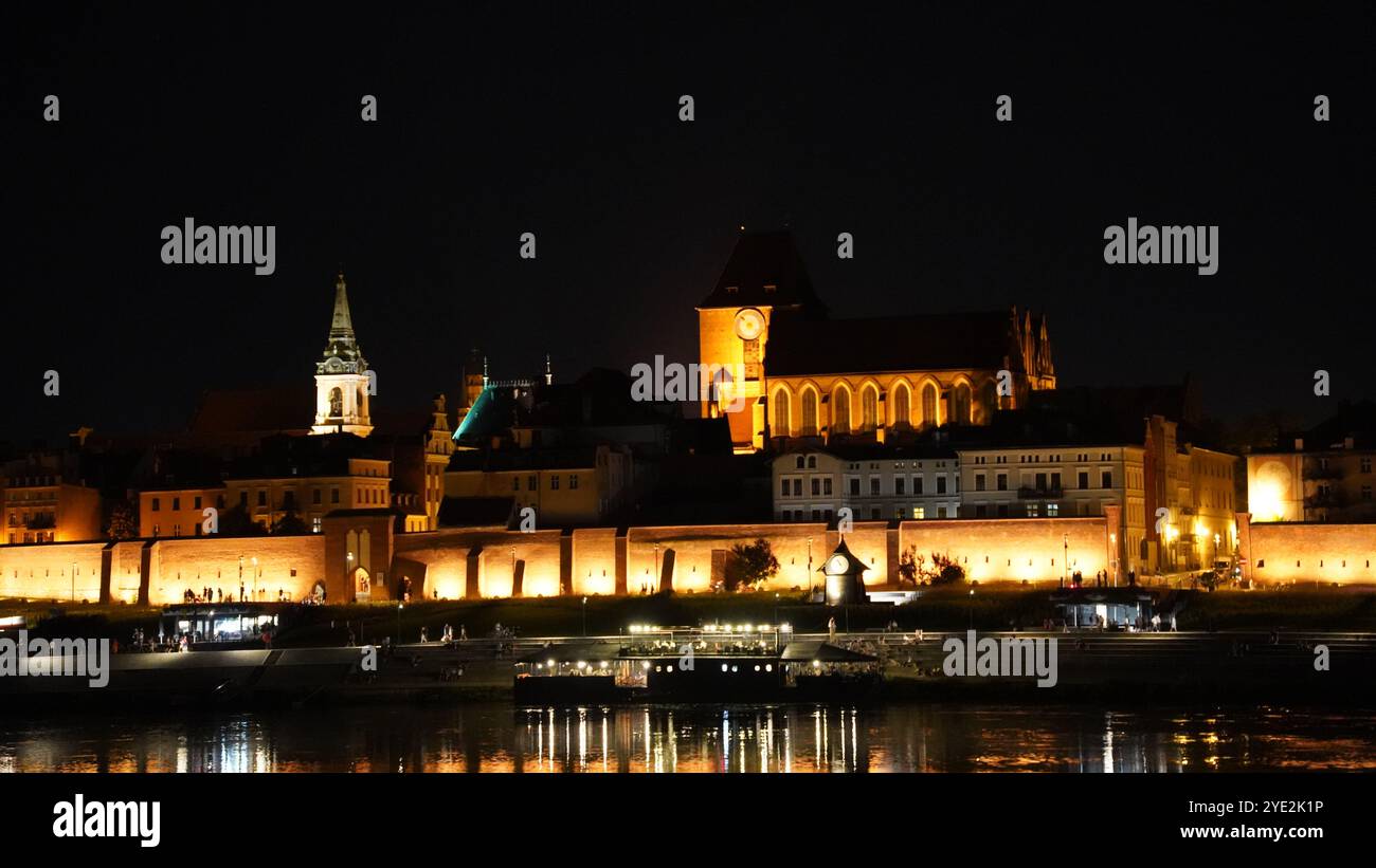 Torun by night hi-res stock photography and images - Alamy