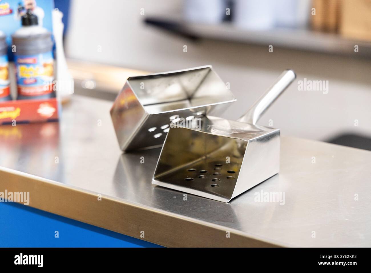 Ultimate chippy scoop hi-res stock photography and images - Alamy