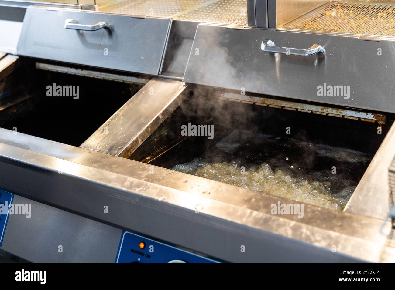 open bubbling chippy frier Stock Photo - Alamy