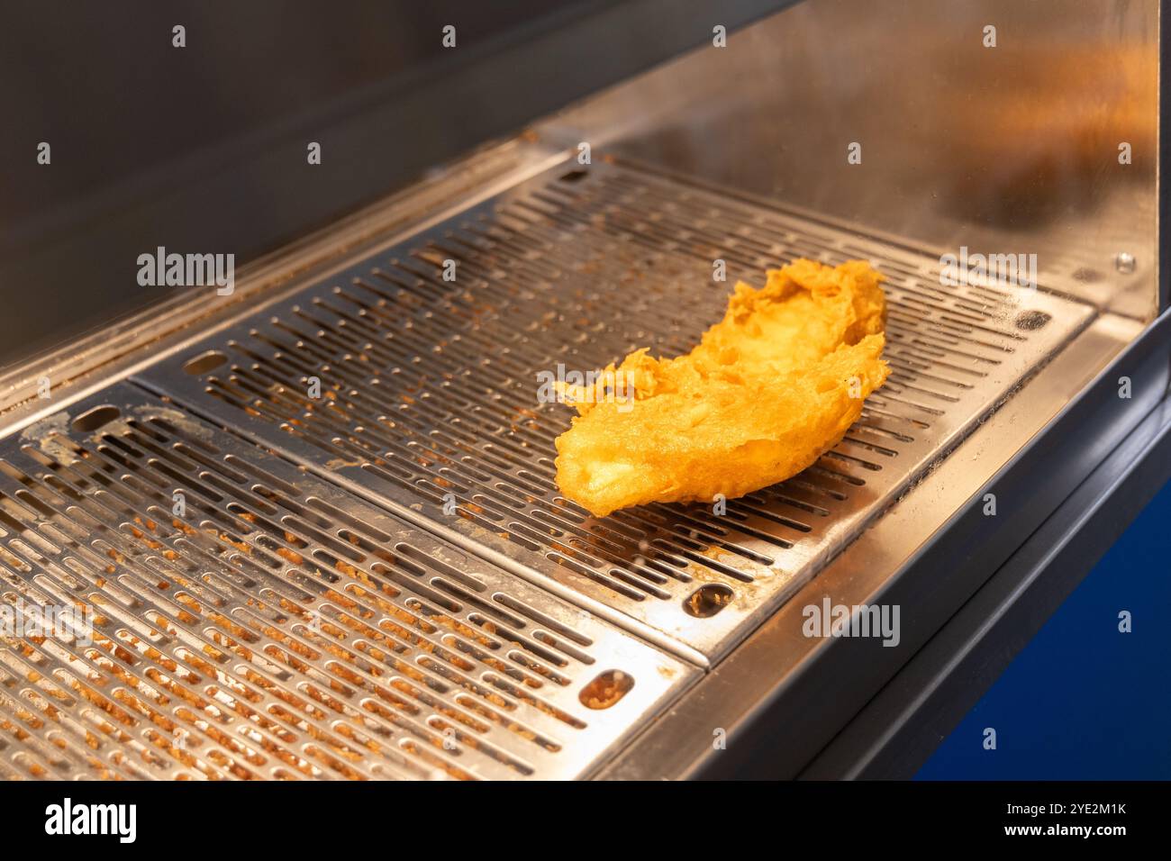 Golden battered fish hi-res stock photography and images - Alamy