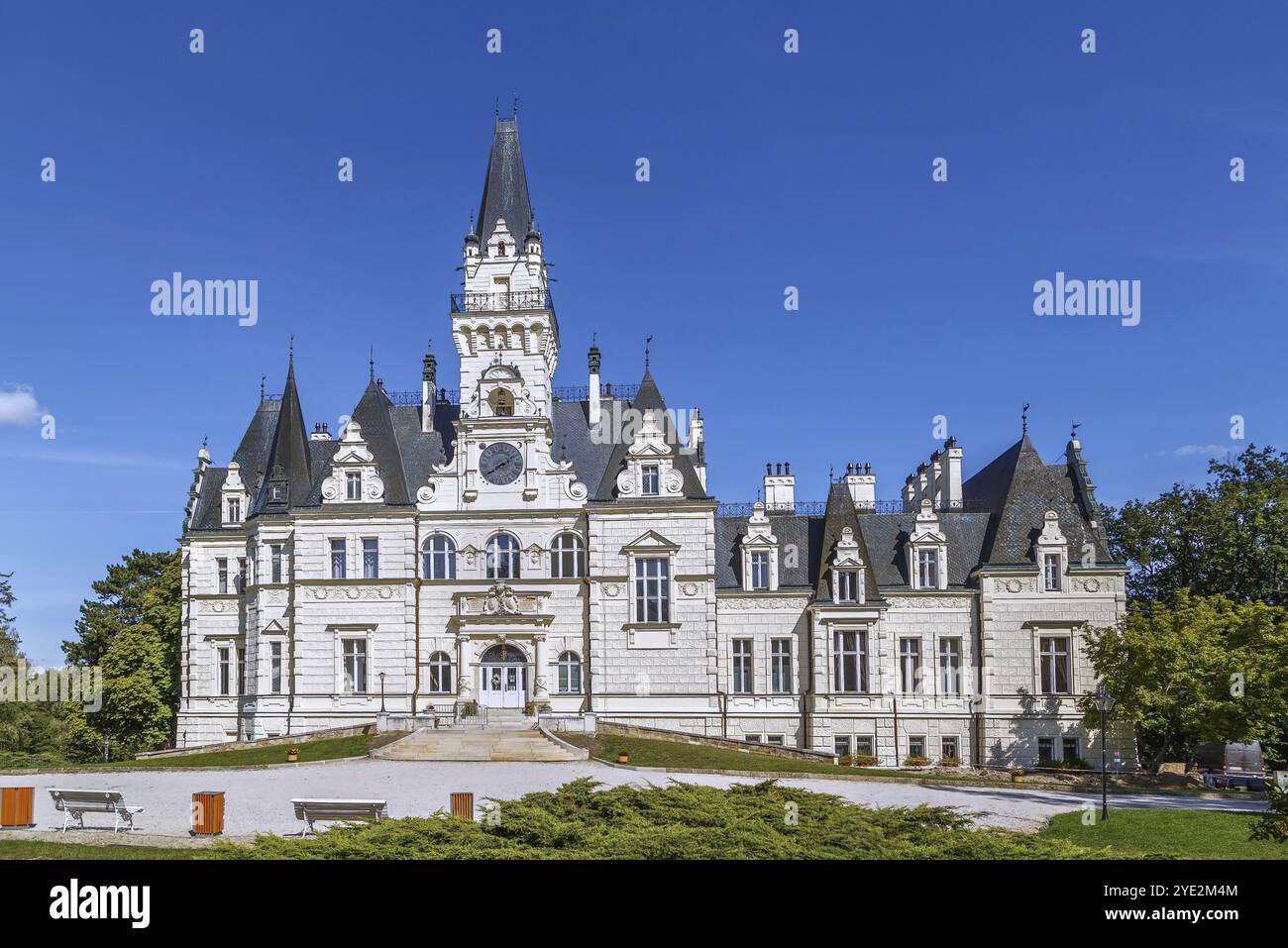 Nineteenth century castles hi-res stock photography and images - Alamy