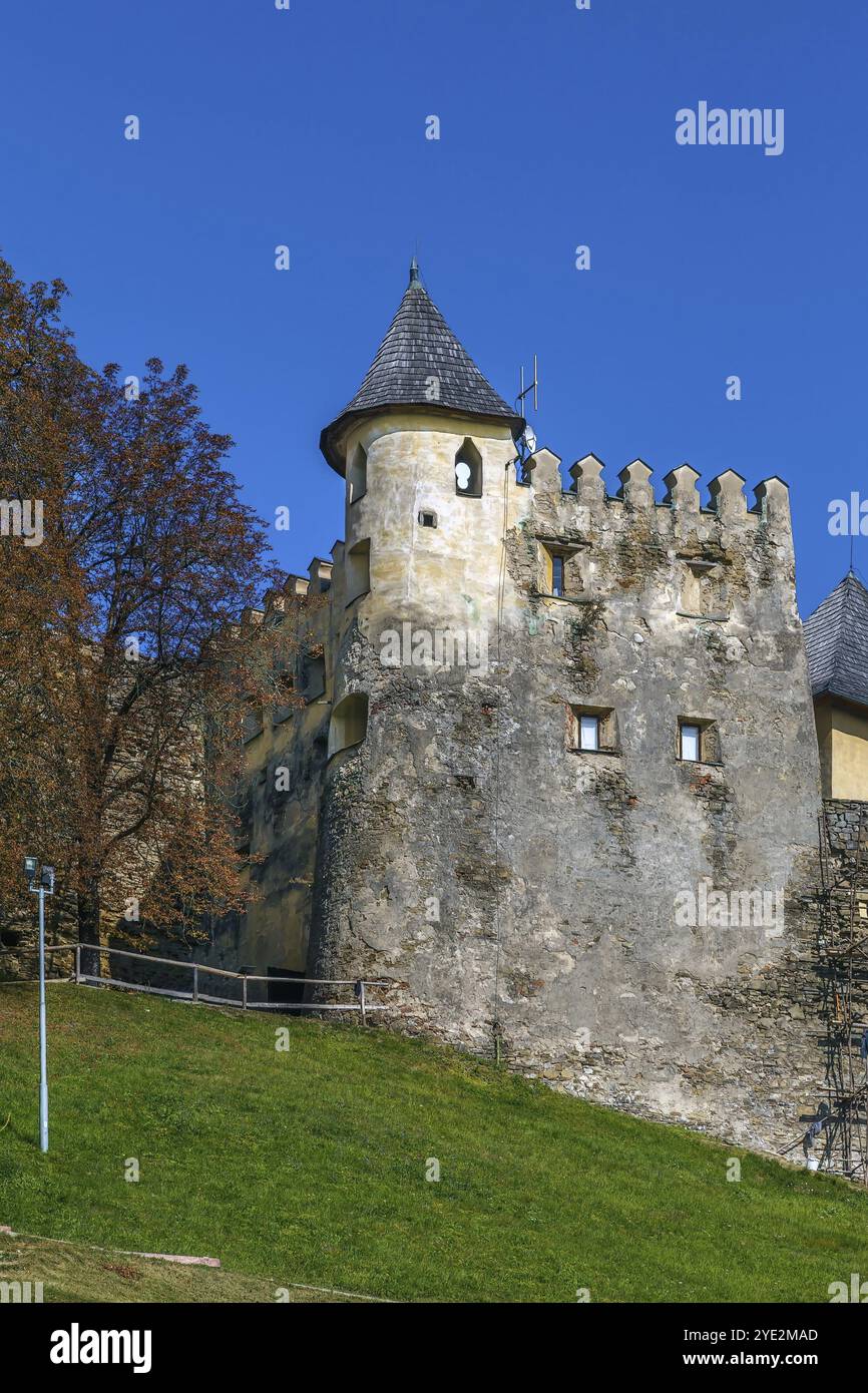 1200s castle hi-res stock photography and images - Alamy