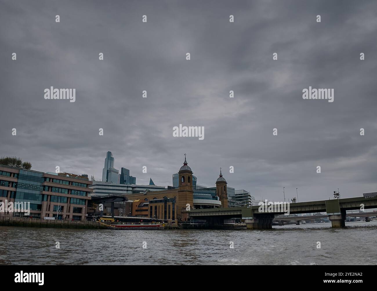 Cannon street railway bridge tower hi-res stock photography and images ...