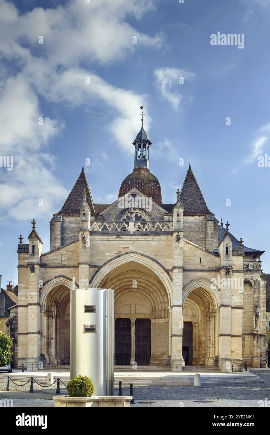 Catedral de notre dame exterior hi-res stock photography and images - Alamy