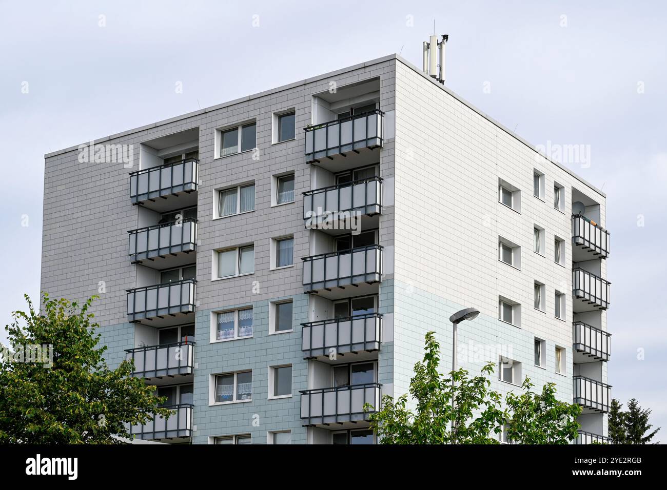 Flat roof high rise building hi-res stock photography and images - Alamy
