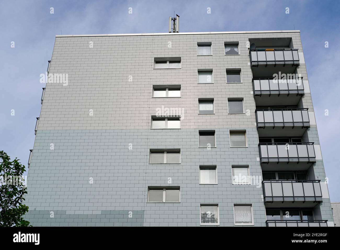 High rise roof hi-res stock photography and images - Alamy