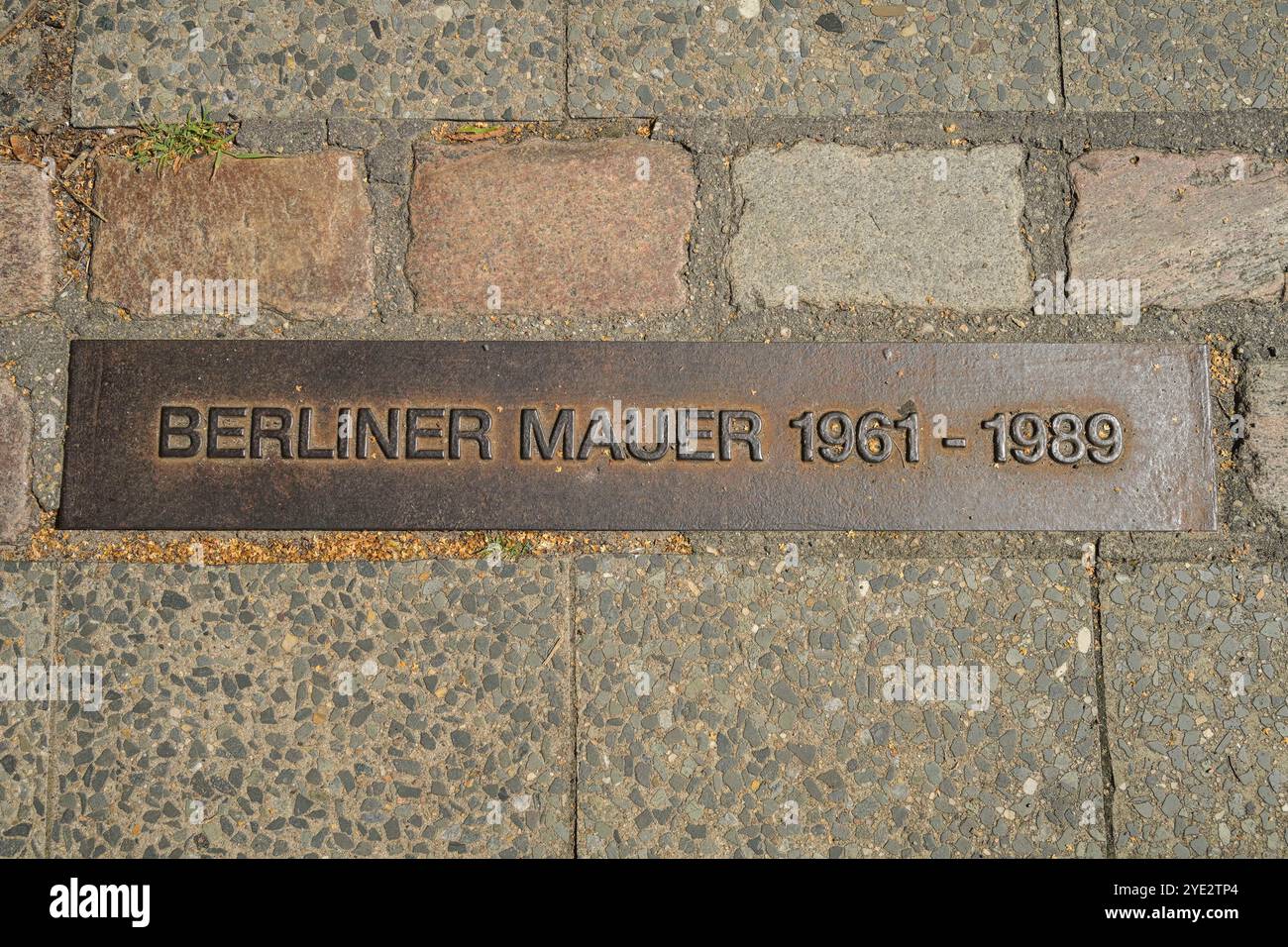 Iron memorial plaque in the ground, Berlin Wall 1961 - 1989, Pankow ...