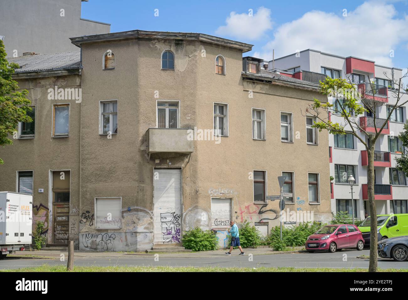Berlin germany apartment house empty hi-res stock photography and ...
