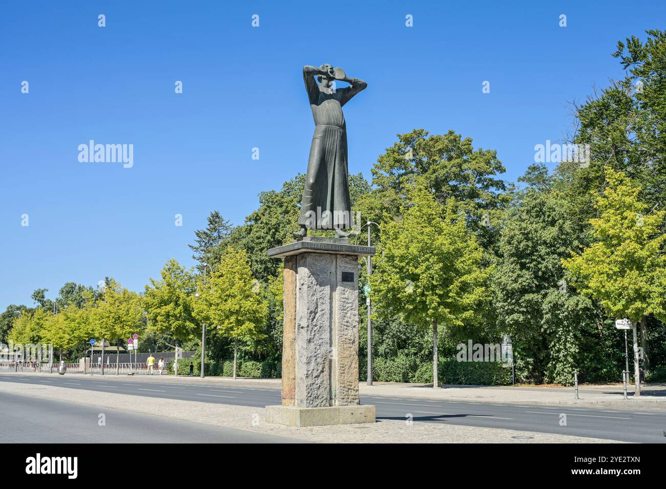 Bronze sculpture The Caller by Gerhard Marcks, Tiergarten, Mitte ...