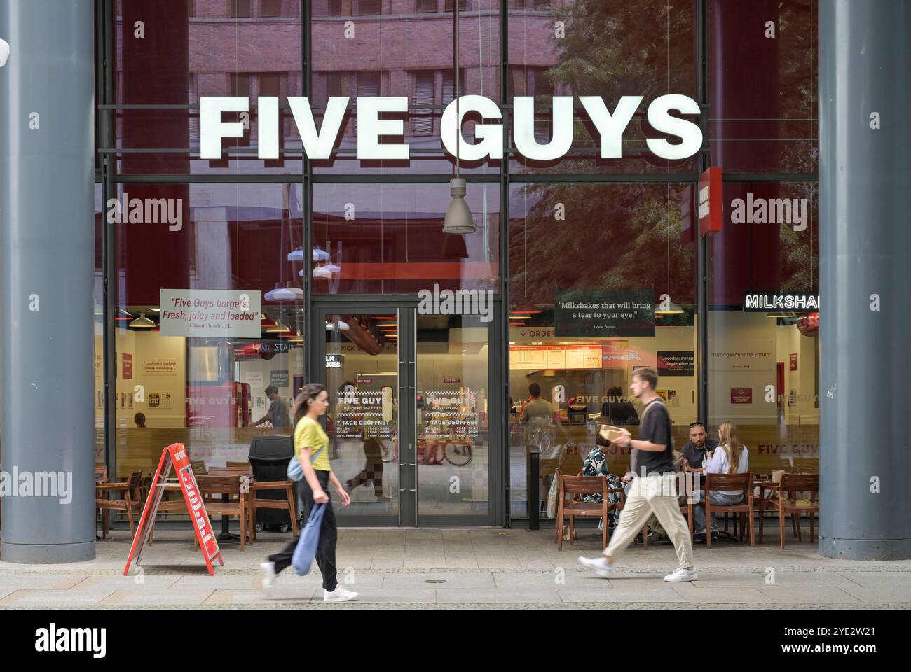 Five Guys, snack bar, Alte Potsdamer Straße, Potsdamer Platz ...